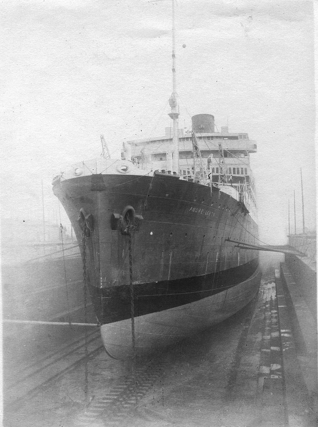 le paquebot ANDRE LEBON des Messageries Maritimes